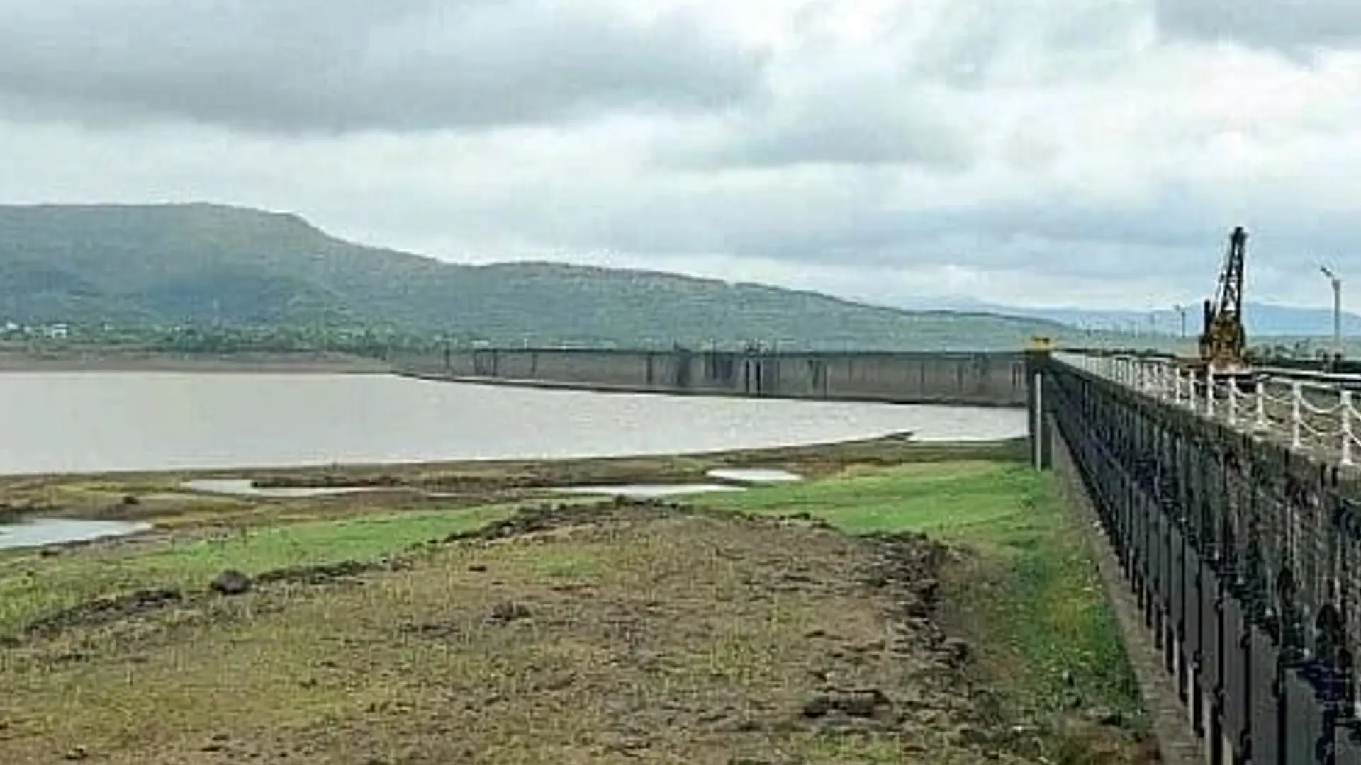 Thirsty Land: Maharashtra Grapples with a 20% Dip in Dam Water Levels ...