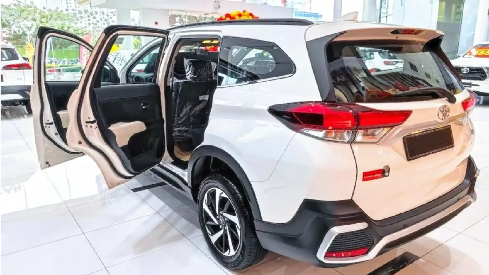 Toyota's Game-Changer: The Toyota Rumion Car – Luxury and Mileage at ...